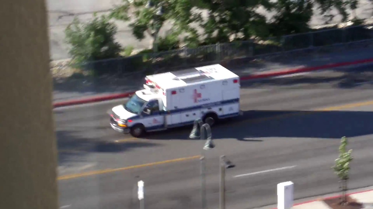 Reno, NV Ambulance Responding - YouTube
