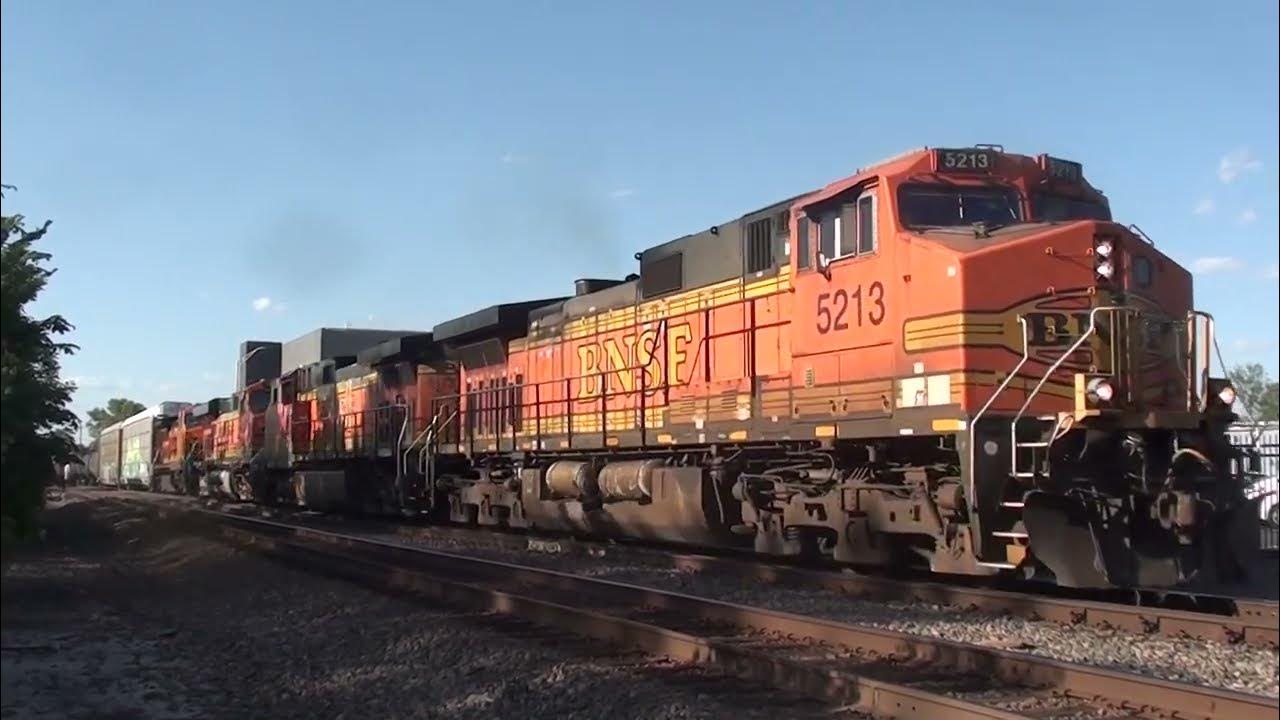 BNSF WB to SB Mixed Freight with B40-8W Meets BNSF EB Intermodal. Olathe, KS 5/11/24 - YouTube