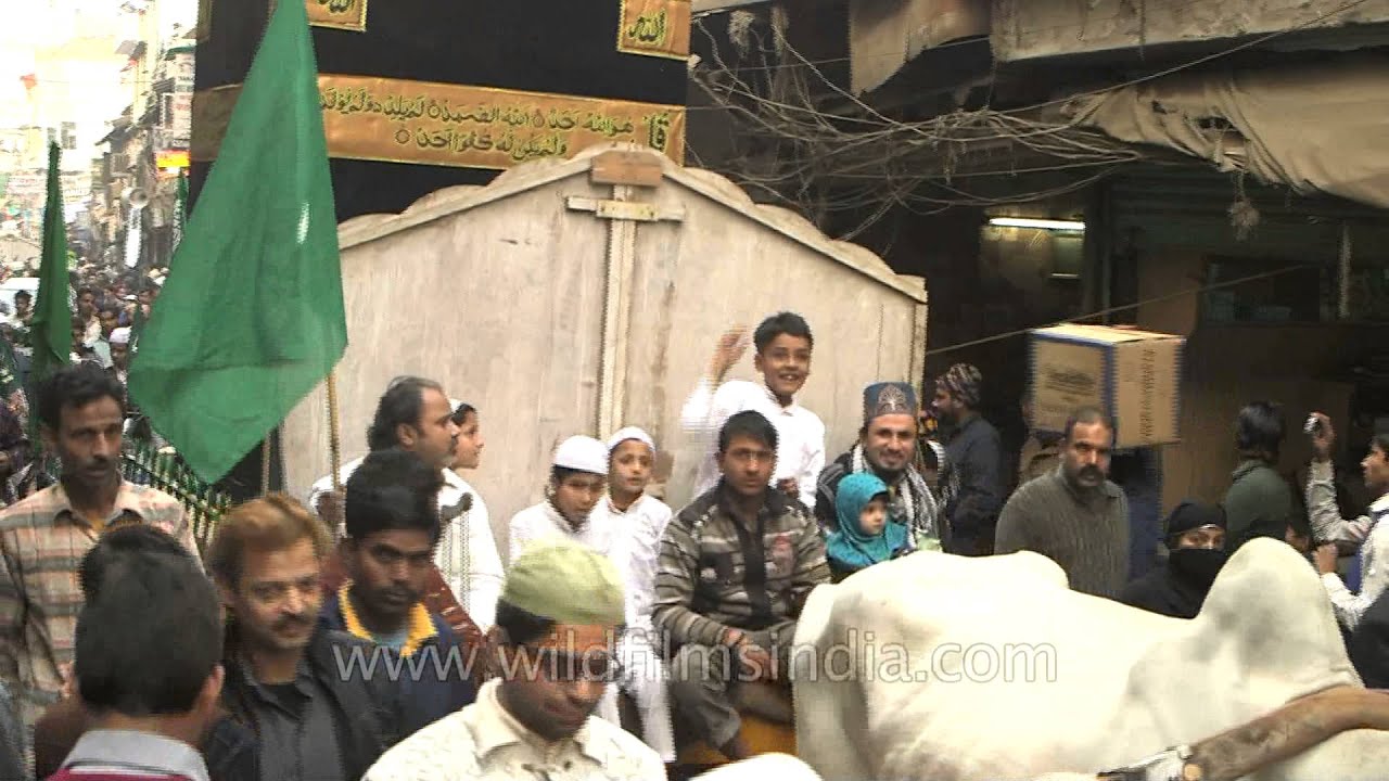 Islamic festival Eid-E-Milad-un Nabi celebrated in Delhi - YouTube