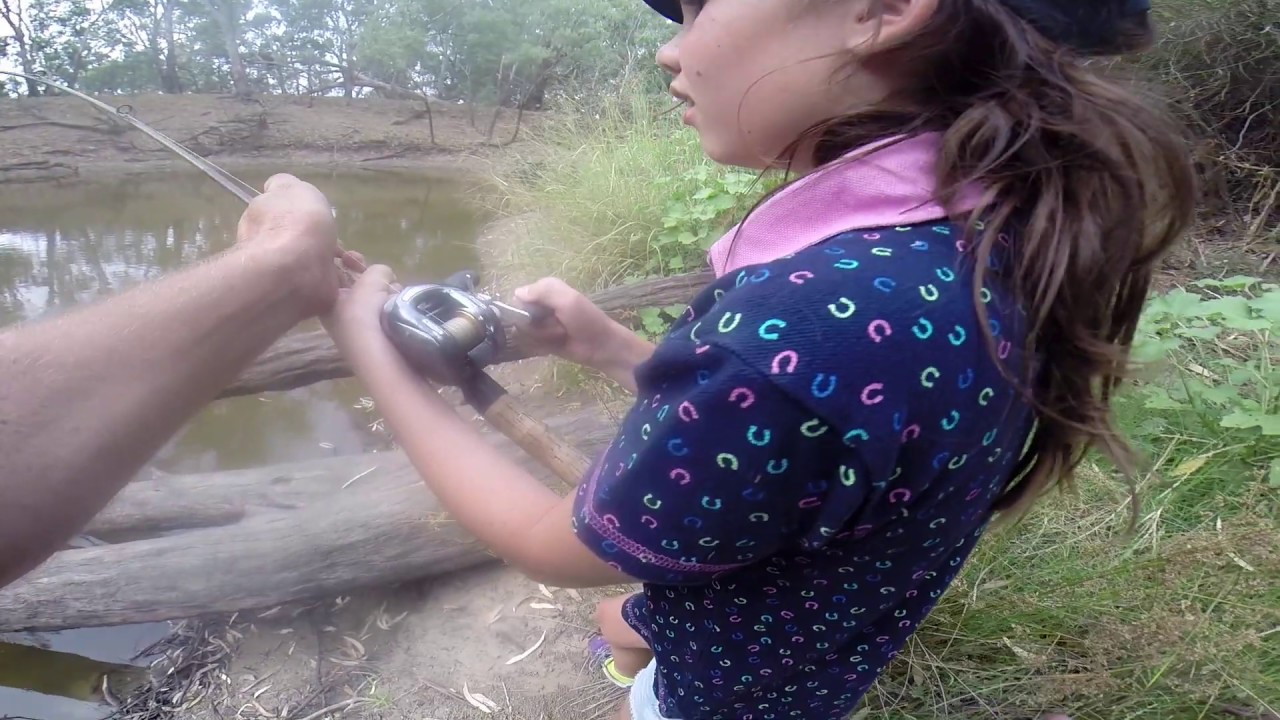 surface fishing murray cod namoi river - YouTube