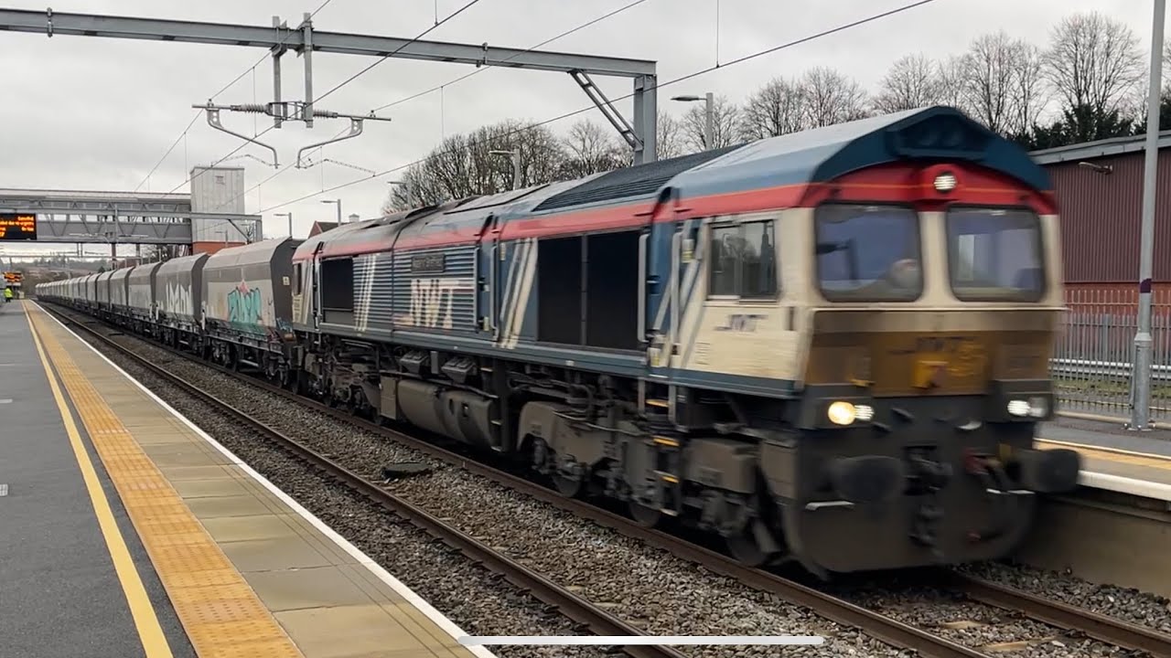 Harborough station Epic catch of the day class 66747 GBRF 6M61 NWT Made ...