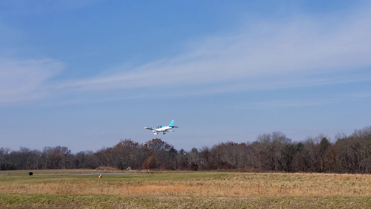 Small plane landing (11/25/2019) - YouTube