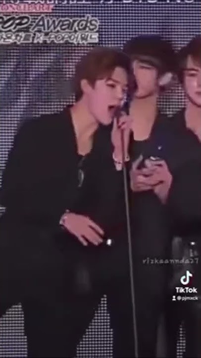 Jimin ,tae vs mic 🤣 - YouTube