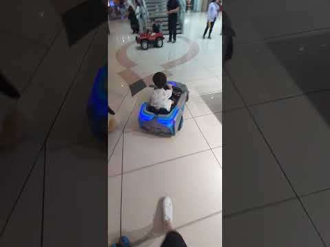 akülü araba görünce binmek isteyenler #araba #akülü