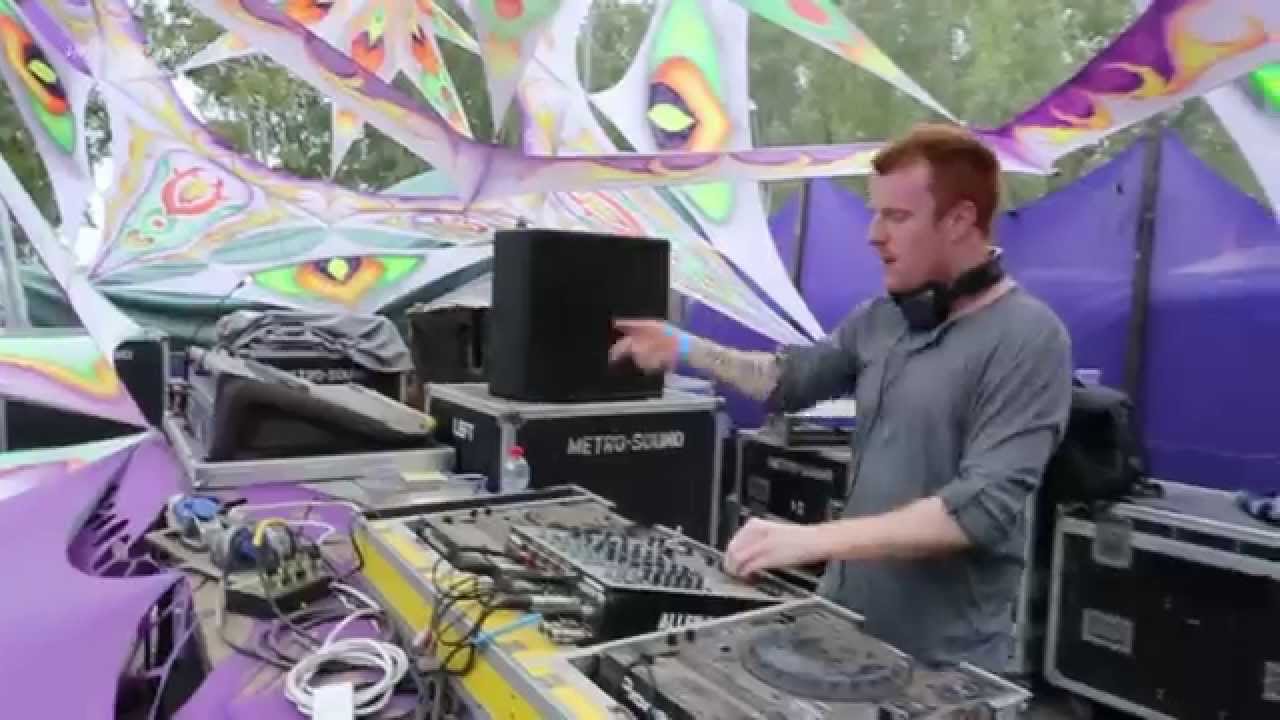 Eskimo playing @ Atmosphere Independence rave 2014 - YouTube