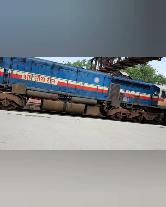 EMD Locomotive WDG4 Humming Sound🔊🎶🎵 - YouTube