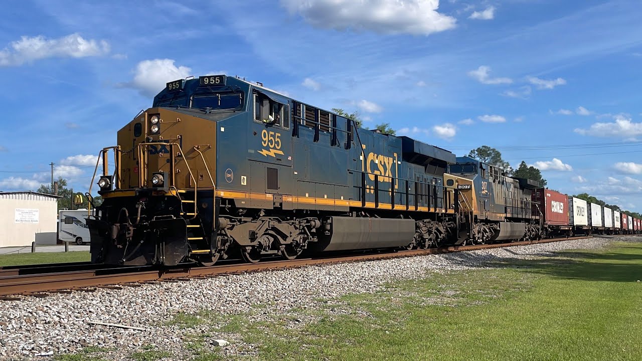 CSX 955 Leads I026 in Folkston GA - YouTube