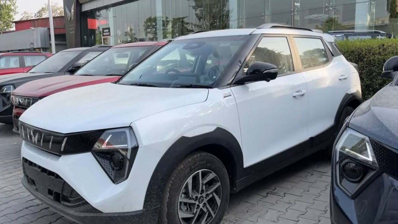XUV 3XO AX5 L AT 2024 | Features | Price | Mileage | Interior ...