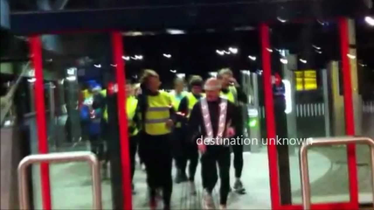 flash mob running group RUNé - YouTube