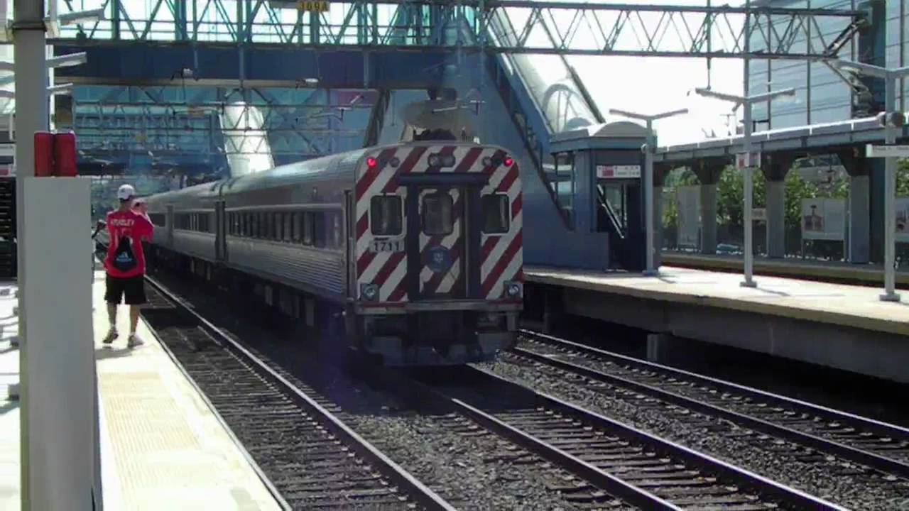 MNCRR/Amtrak: Train Action at Stamford Station - YouTube