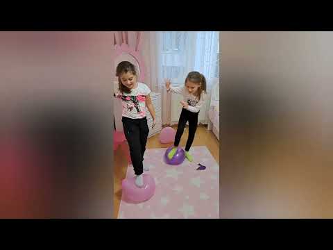 Balon Patlatma Oyunu 🎈📌 Renkli Balonları Önce Patlatan Kazanır 🎊