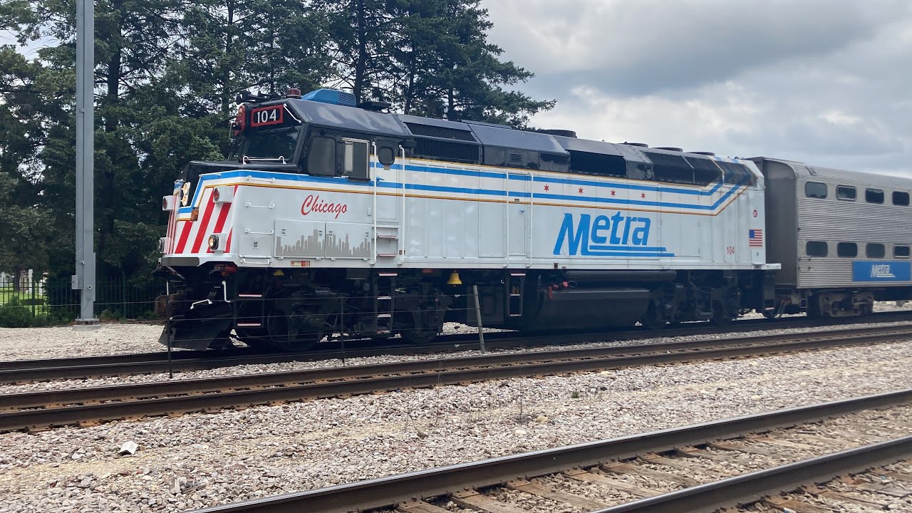 Metra 104 leading outbound train at River Grove Illinois 5/25/22 - YouTube