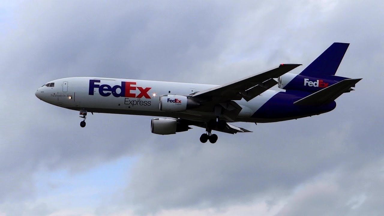 FedEx MD-10-10F KORD 28R Landing - YouTube