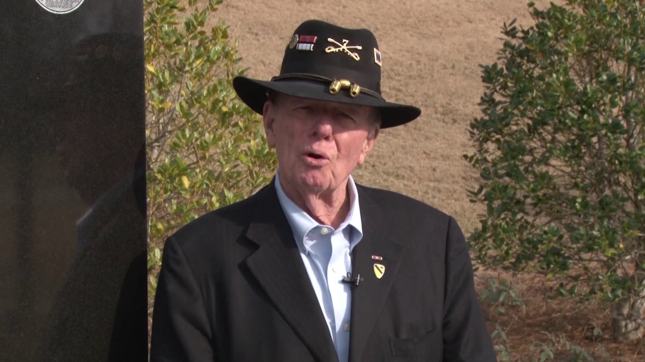 INTV with Joe Galloway at LTG Hal Moore Memorial Service - YouTube