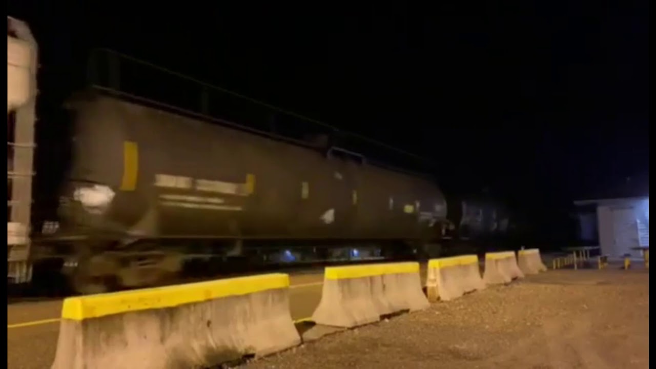 KCS #4859 Leads MSZSH-23 - YouTube