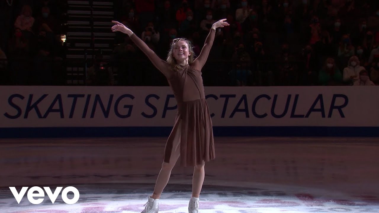 Danielle Bradbery - Worth It (Live From 2022 Prevagen Skating ...