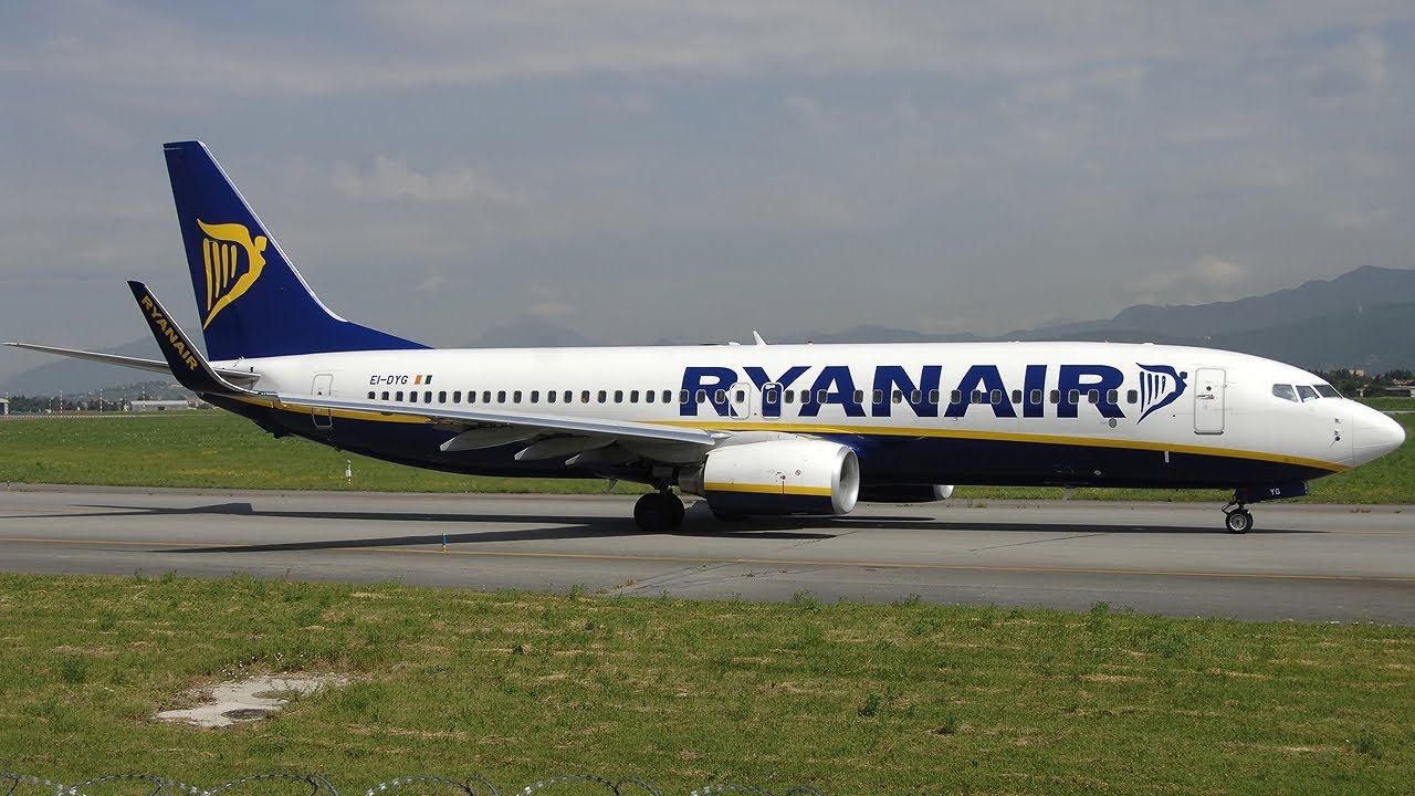 Ryanair Flight 4102 - YouTube