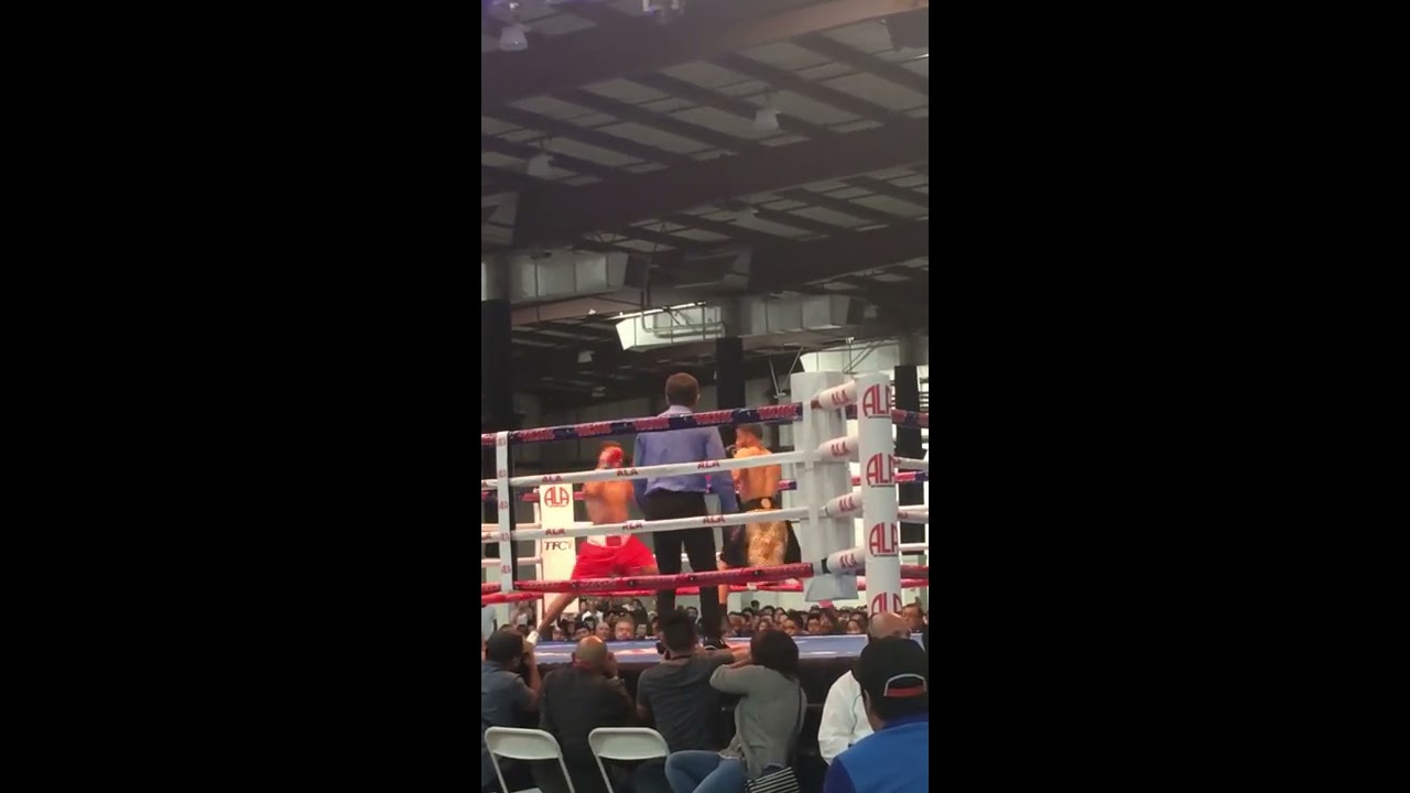 Lennard "The Cheetah" Davis's Professional Boxing Debut - YouTube
