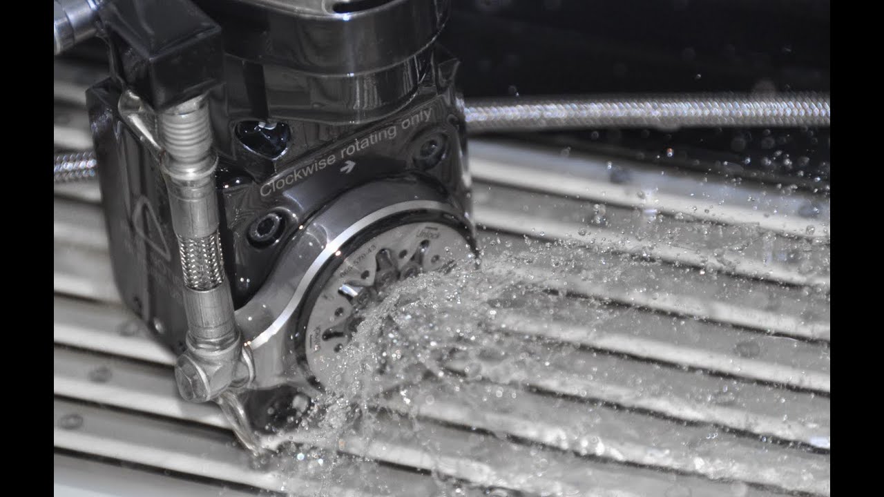 Thread whirling tool with internal cooling - YouTube