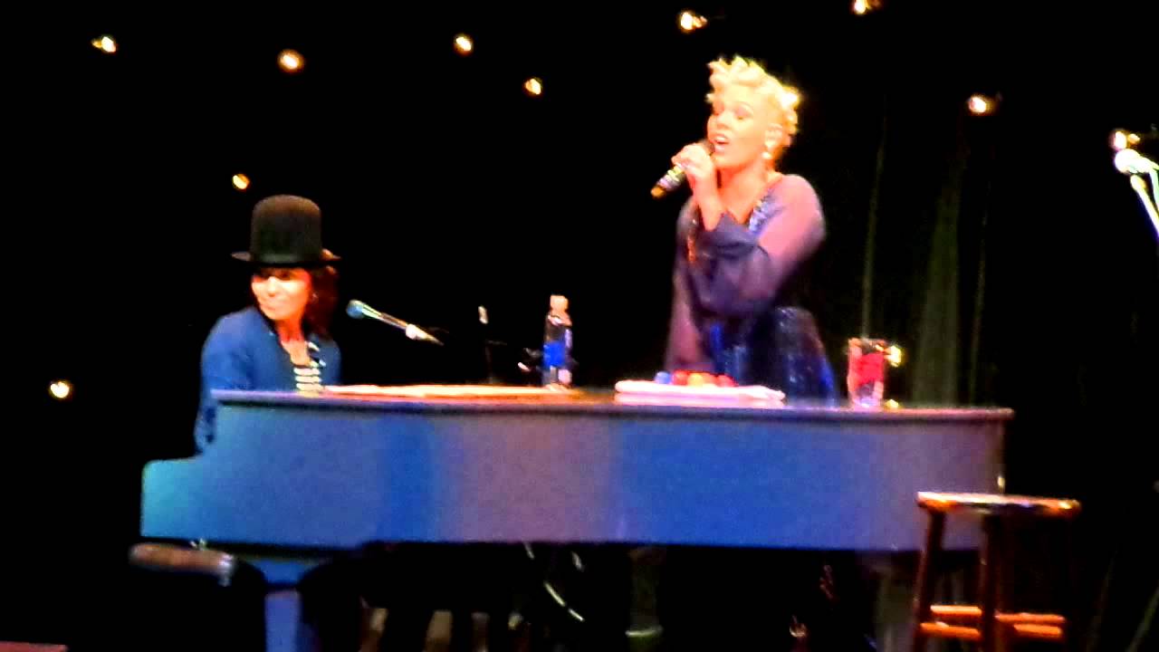 Power Of Pink 2014 - P!NK & FRIENDS - What's Up feat Linda Perry 10/23 ...
