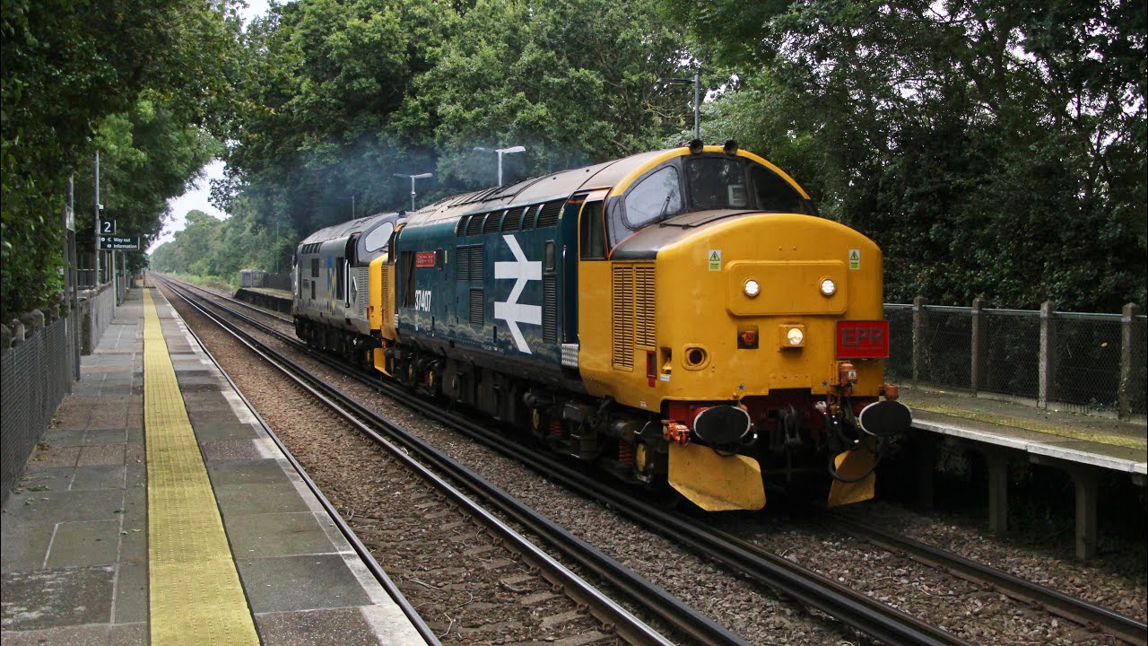 Europhoenix 37407 & 37901 rumble through Leigh working 0Z17 - 22/8/24 ...