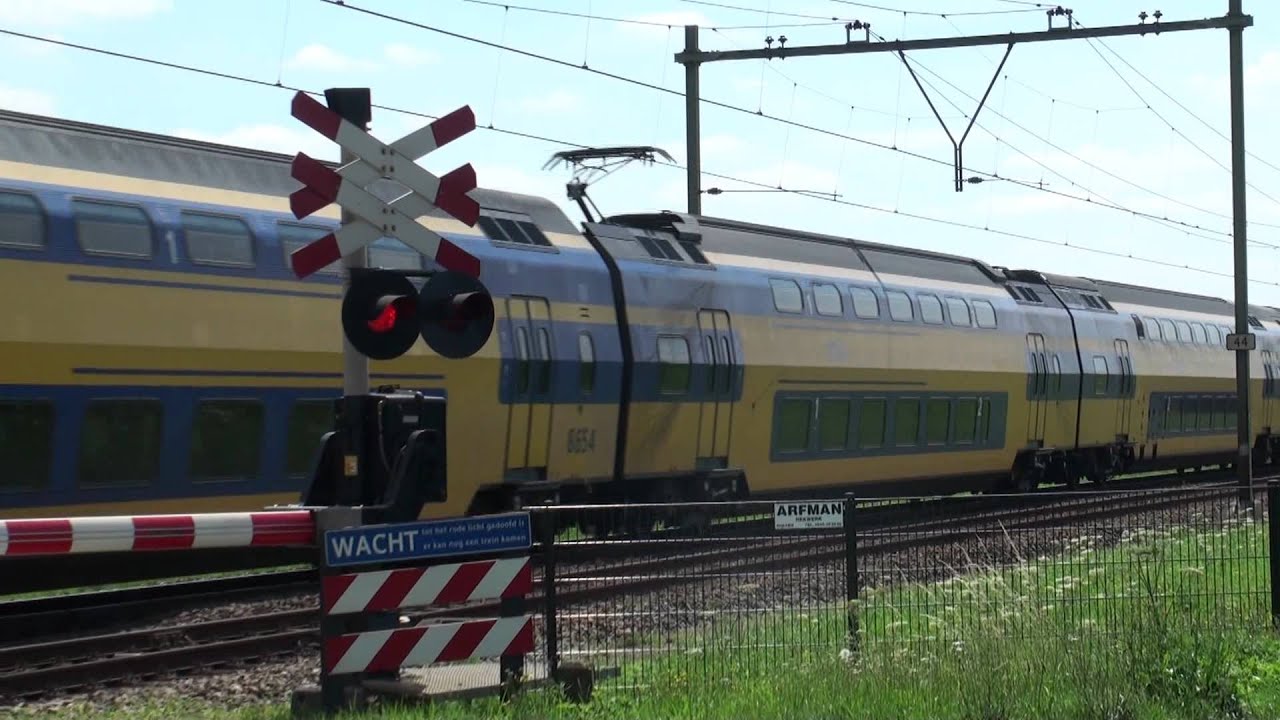 2011-07-03 [NS] Class 8600 (VIRM/DD-IRM), IC 854 - YouTube