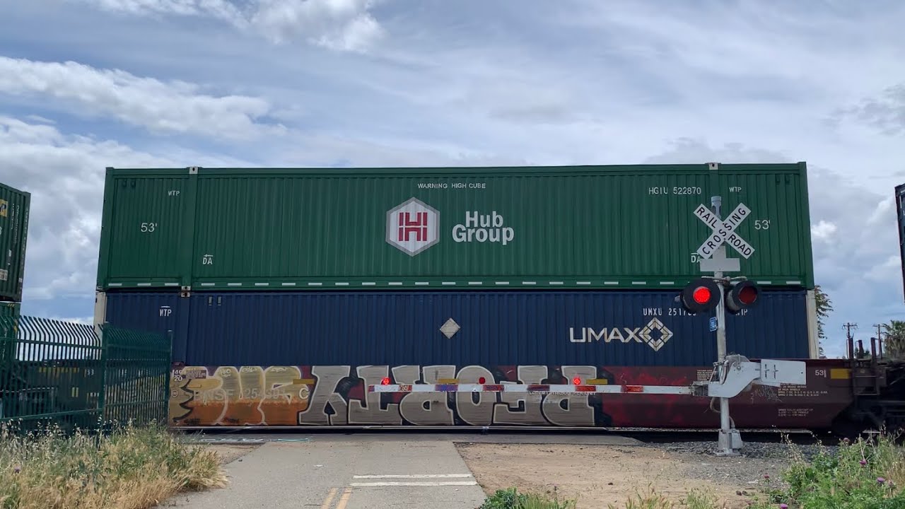 UP 8192 Z-Train Intermodal South - Calaveras Bike Trail Railroad Crossing, Stockton CA - YouTube