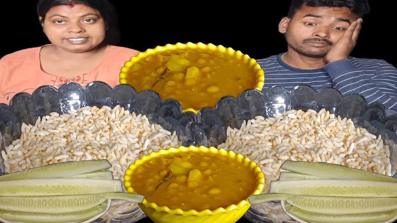 GHUGNI MURI EATING CHALLENGE | FEAS CURRY PUFFED RICE STREET FOOD ...