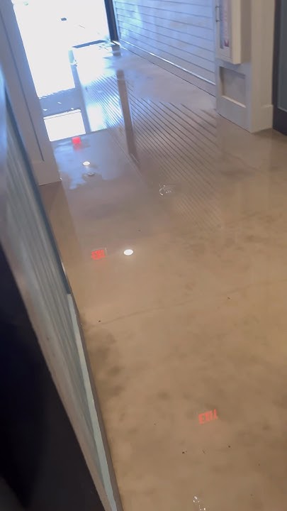 MY APARTMENT FLOODED DURING THE HURRICANE 🌀 ( PART 1) - YouTube