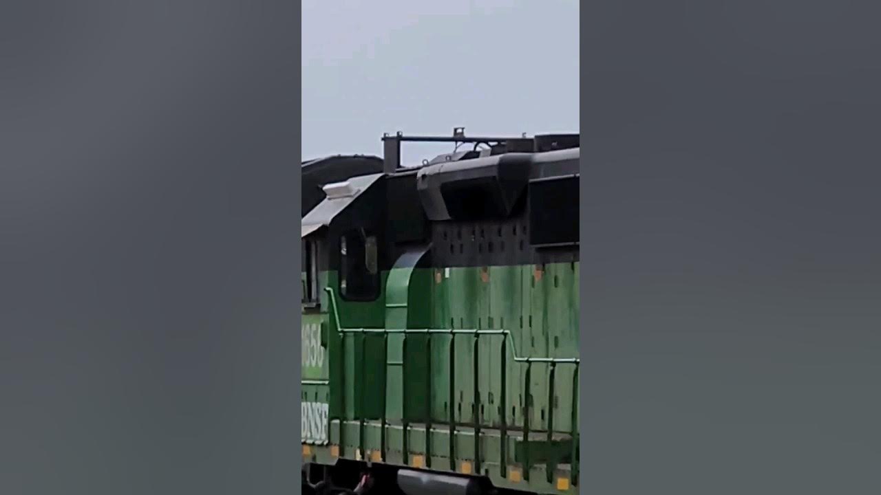 BNSF H-SLADEN With a Cascade Green SD40! - YouTube