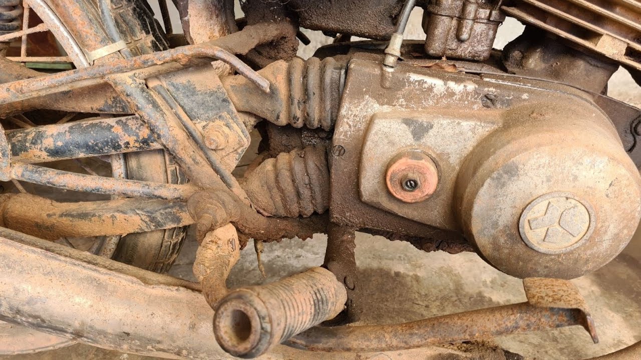 Old Soviet Motorcycle MINSK Abandoned Restoration | Polish Engine Cover ...