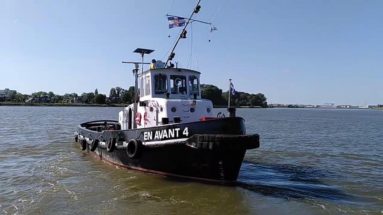 Tugboat En Avant 4 at Dordrecht. - YouTube