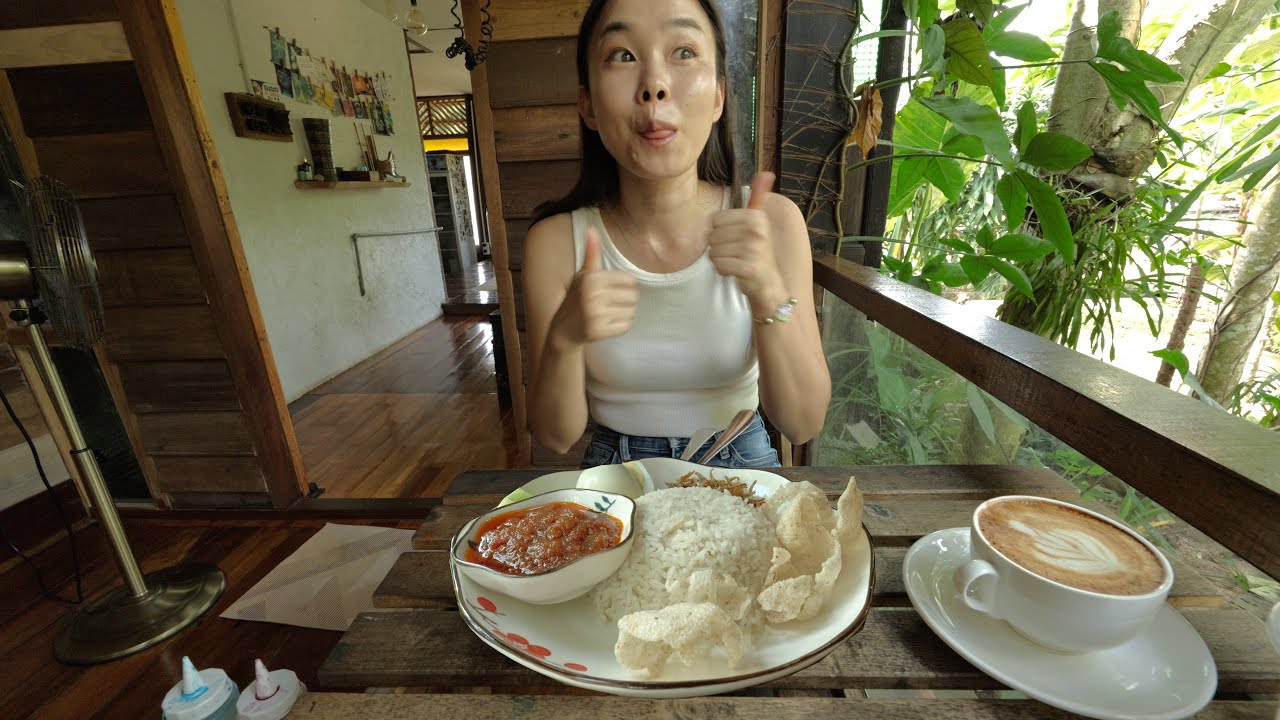 I found the most charming "Nasi Lemak Cafe" in Langkawi, Malaysia ...