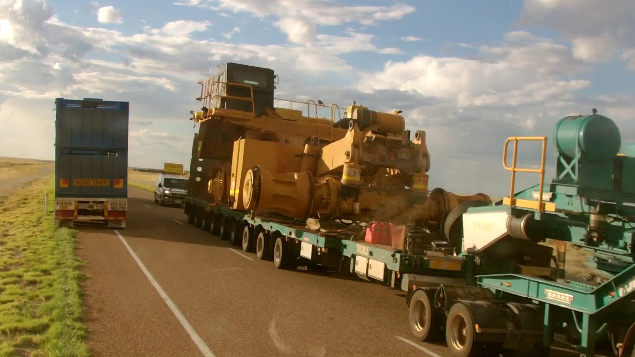 Wide load between Winton and Kynuna Queensland Australia. - YouTube