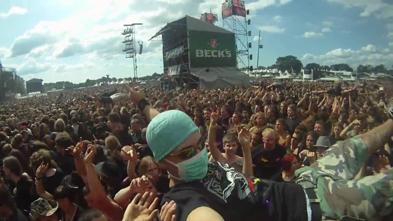 W:O:A 2010 Wacken Crowd Surfen bei den Apokalyptischen Reitern (HD ...
