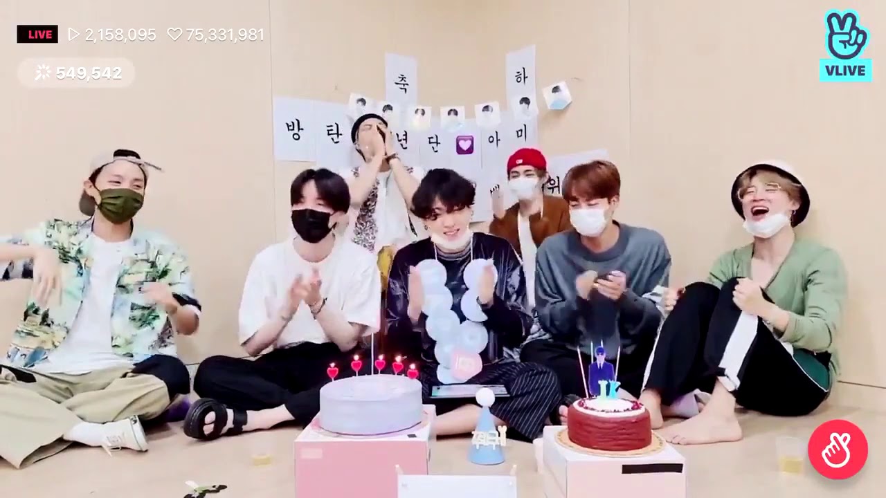 BTS Singing Happy Birthday - YouTube
