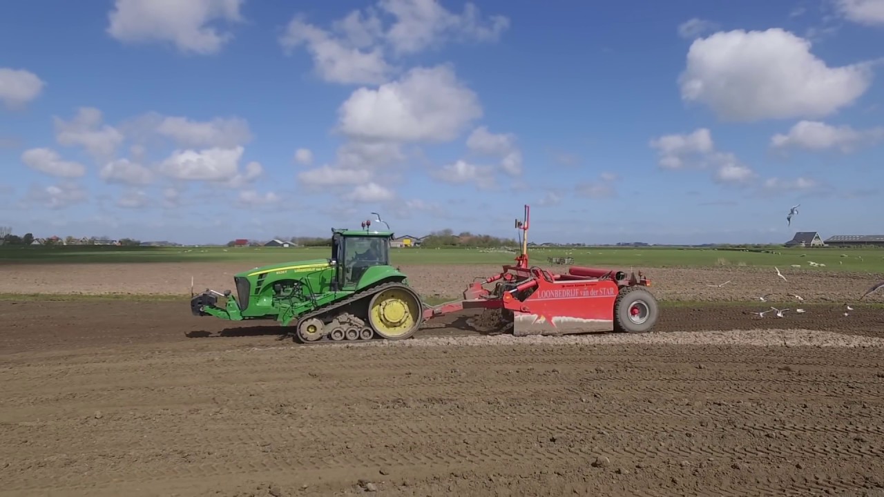 John Deere 8530T | Mekos Jumbo Dozer | Field Leveling at Firma ...