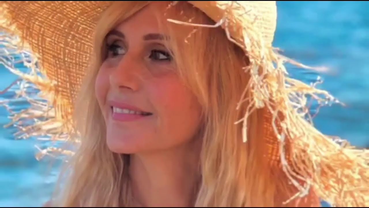 Lydia Roche in Antibes - YouTube