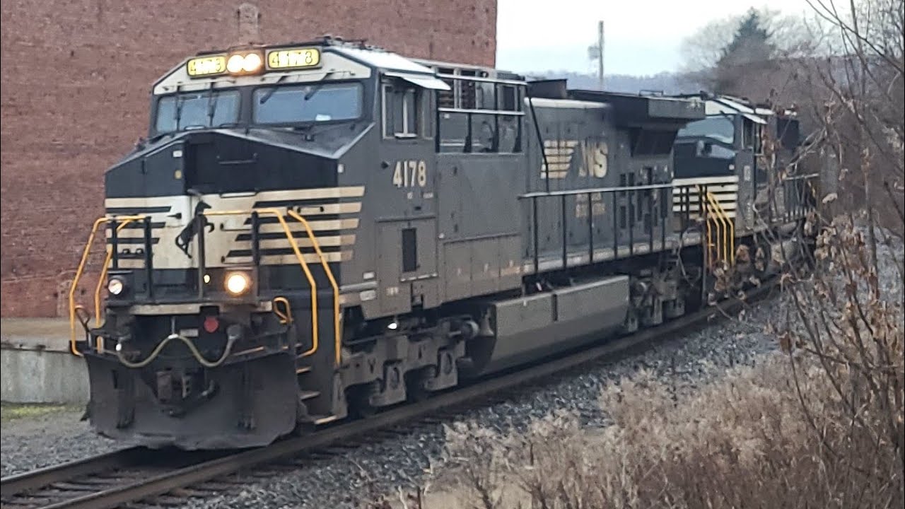 NS 4178 Leads 594 w/ Nice Hornshow Through Cheswick, PA | 12-23-23 ...