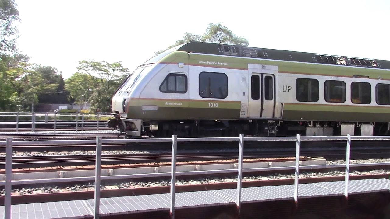 UP Express train at West Toronto junction. - YouTube