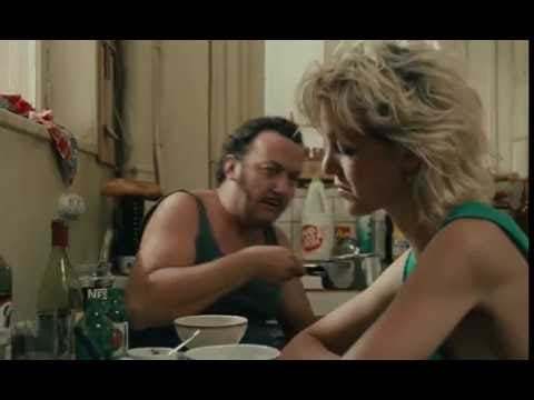 Coluche : Tchao Pantin (1983 ) - Si t'en casses quatre, ça va faire une omelette