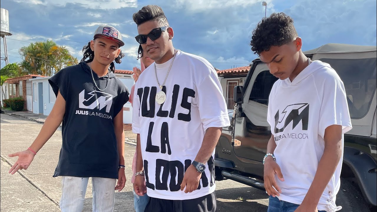 Julis La Melodia F1 El Control - Un Culito🍑 @ufologymusik - YouTube
