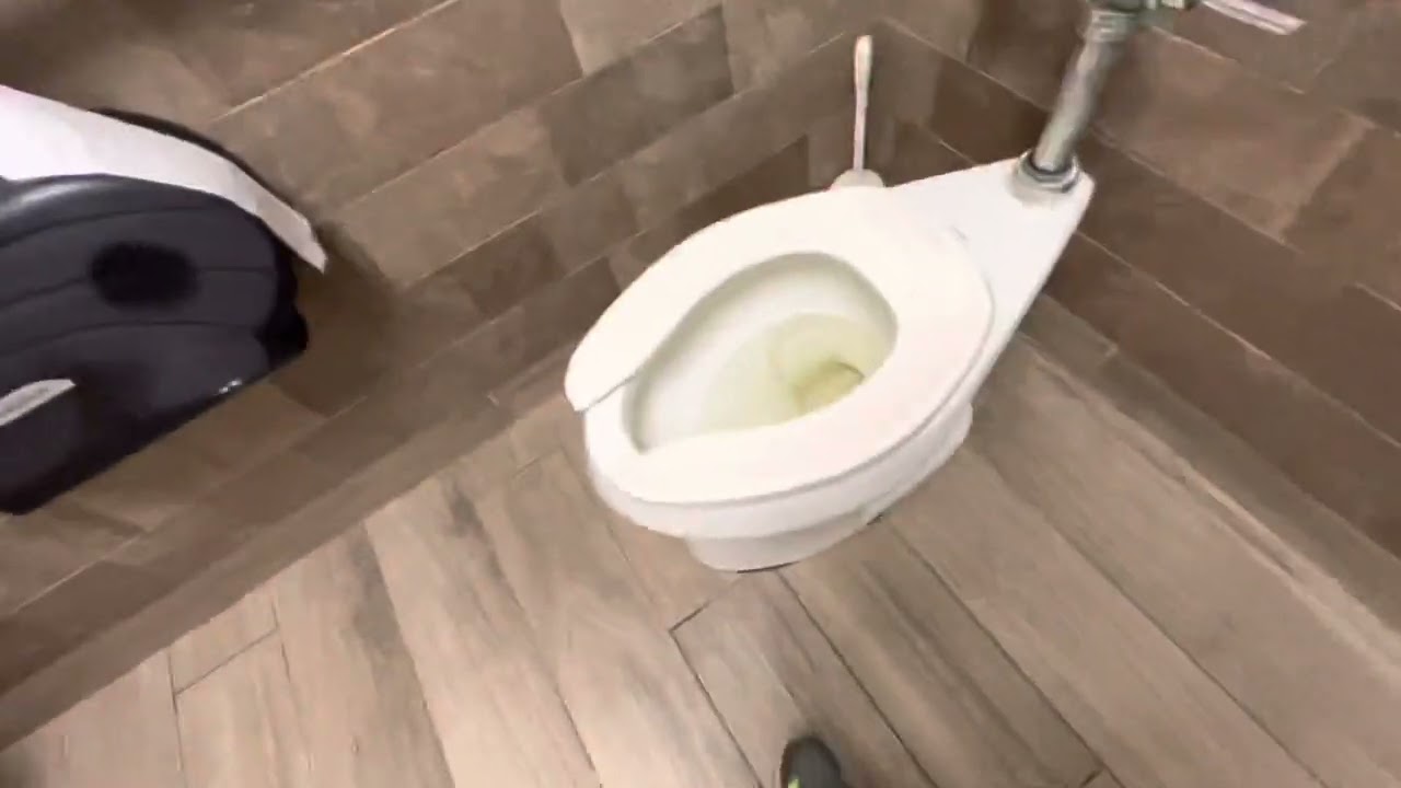 28. Pizza Place Mens Restroom - YouTube