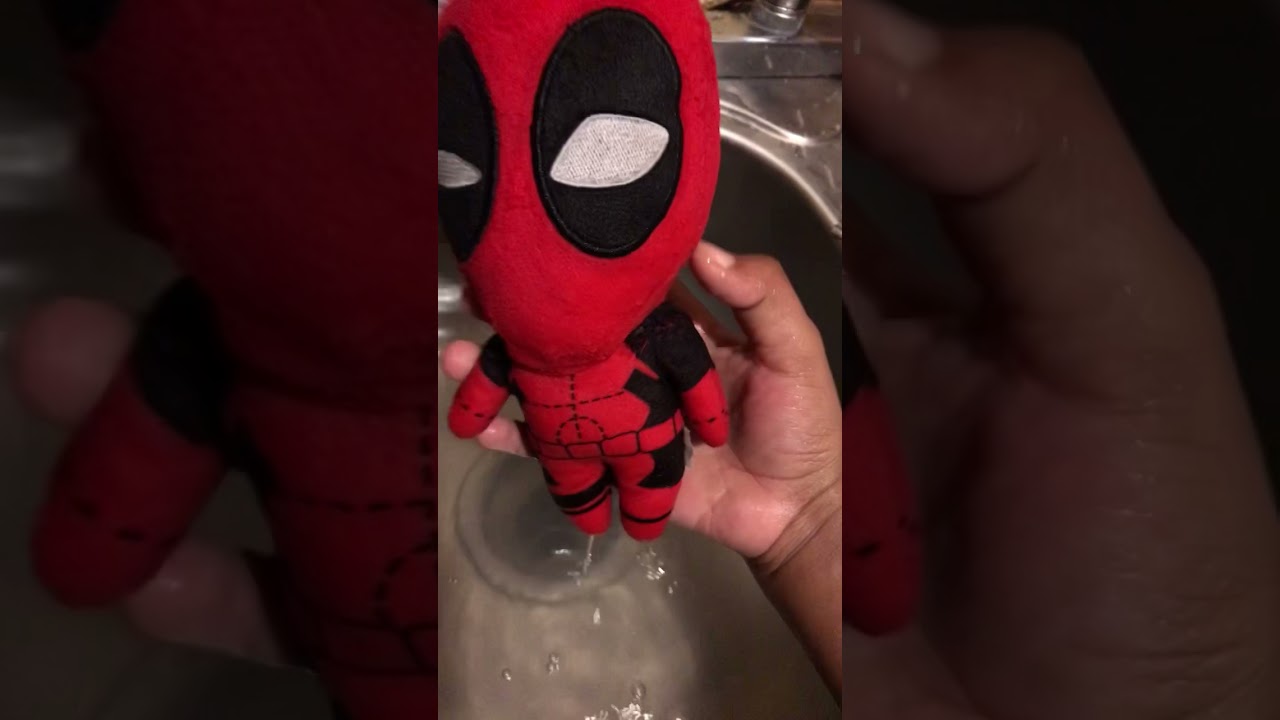 Deadpool goes swimming - YouTube