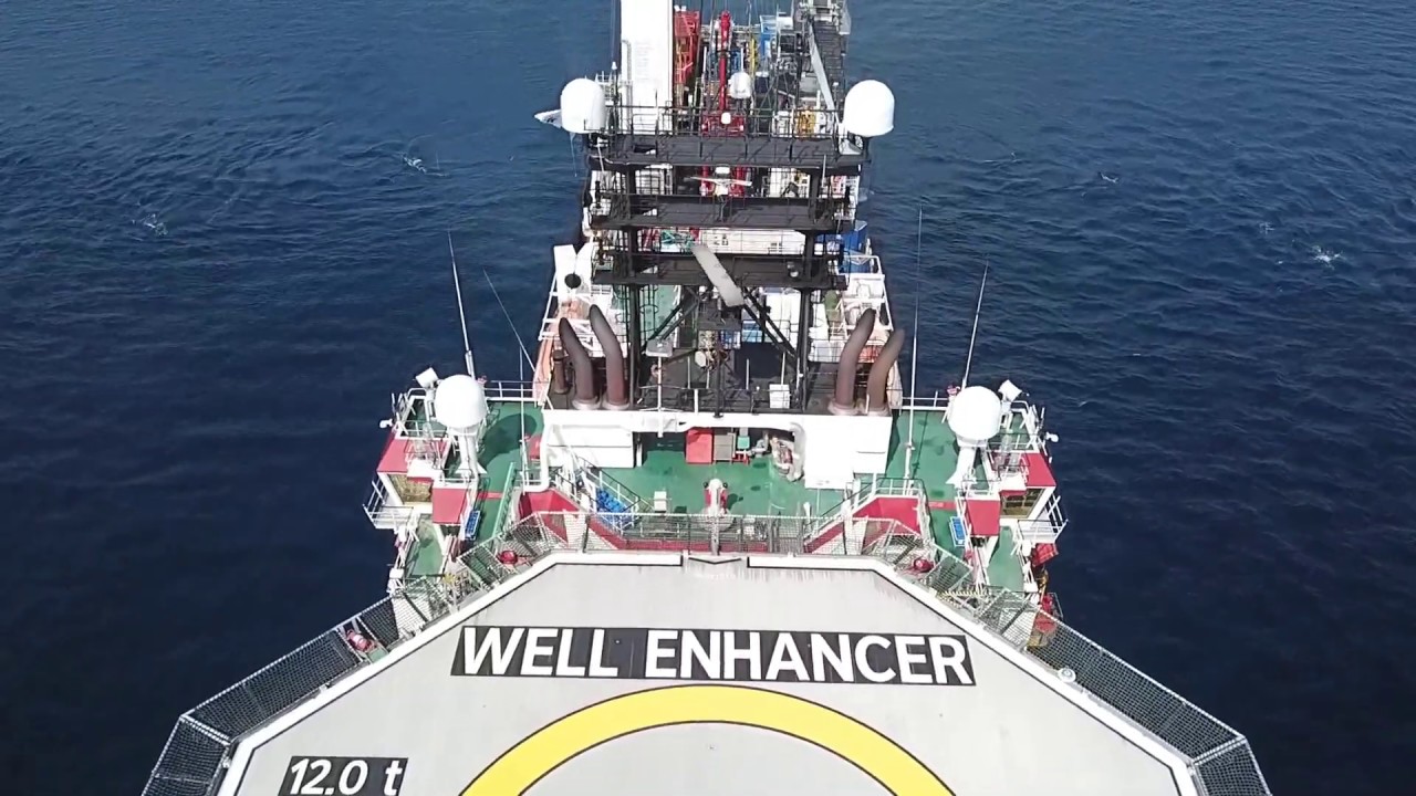 Helix Well Enhancer Victory in Europe Day (VE) Fly over - May 2020 ...