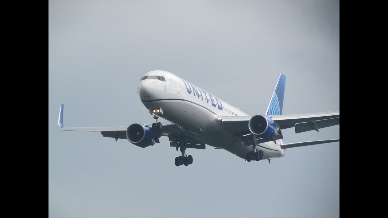 UNITED GO AROUND | 10 MINUTES of plane spotting at Washington Dulles ...