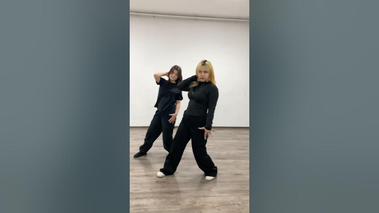 one look give ‘em whiplash 💓 #kpop #kpopcoverdancer #dance #kpopdance @aespa #aespa #whiplash ...