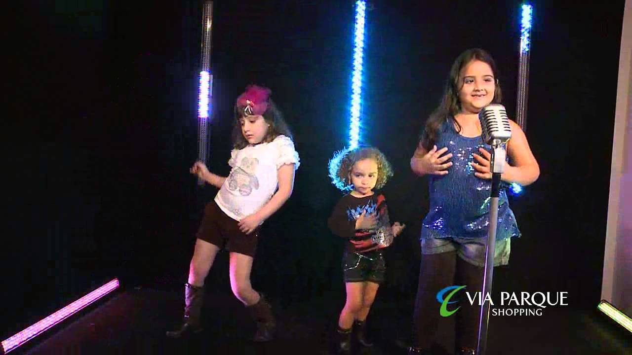 Promoção Via Parque - Anitta: Livia e Giulia Britto e Giovanna Silva ...