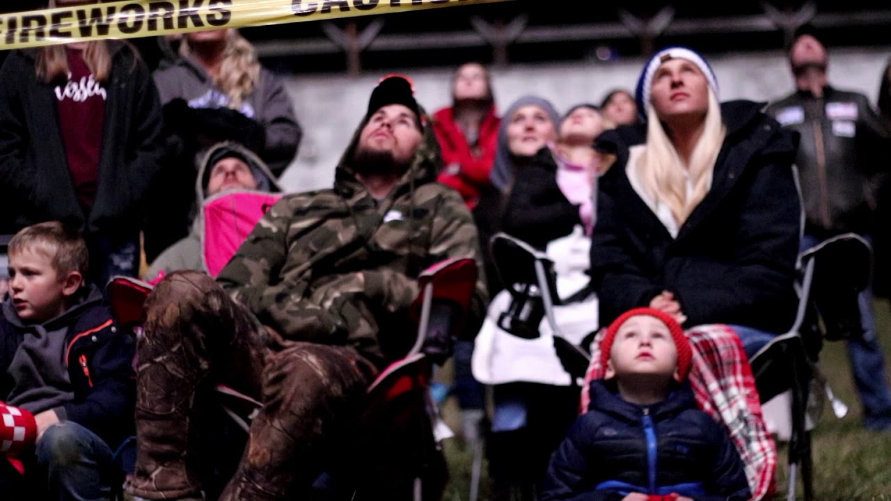 2019 Christmas Pyro Musical (Santa Clause is coming to town) - YouTube