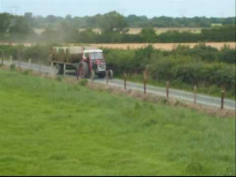 MF 188 Drawing silage - YouTube
